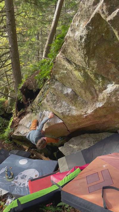 Mistral v6 - Upper Chaos, Mont Wright Bouldering - Watch Beta Videos