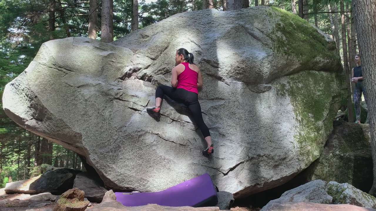 Hamstring Traverse v2 - Grand Wall, Squamish Bouldering - Watch Beta Videos