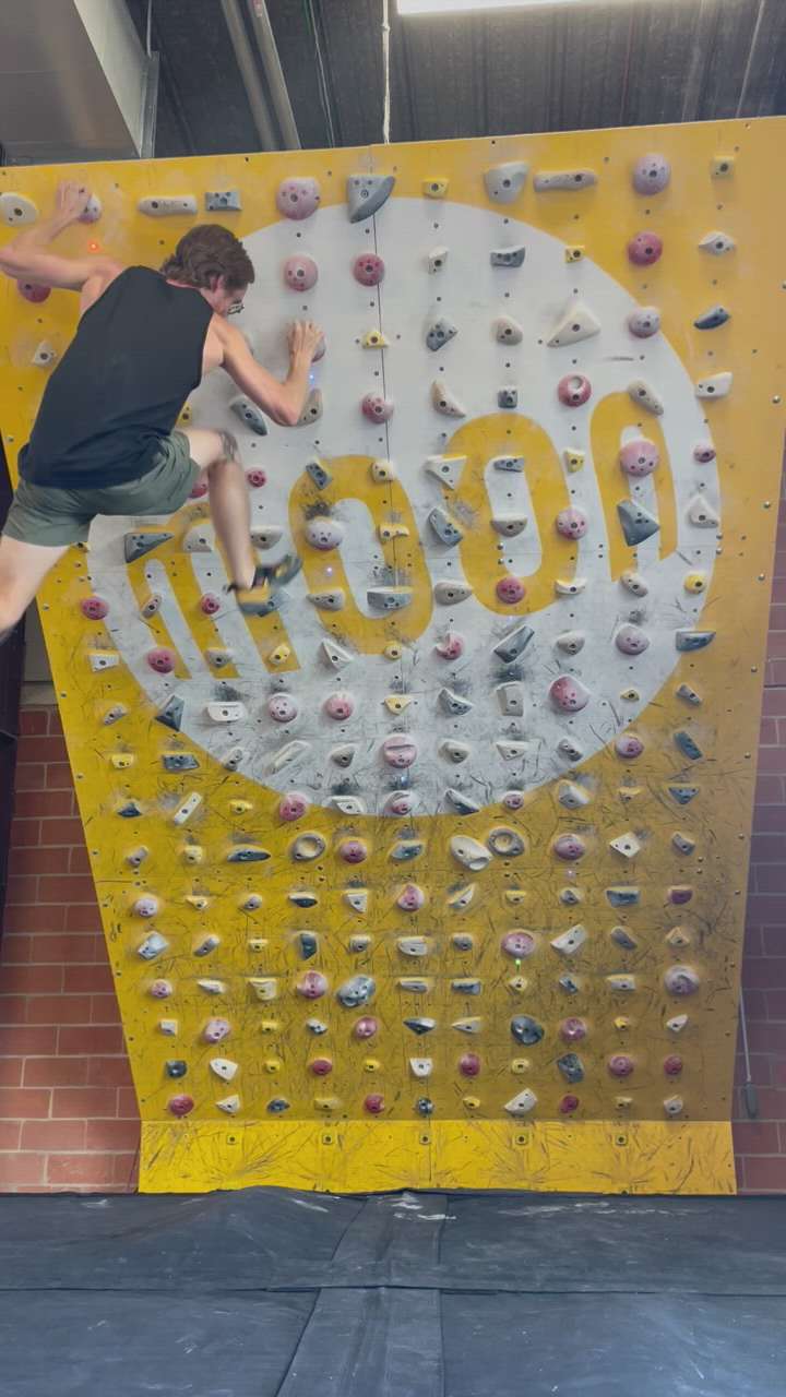 Watch Your Elbows!💪 v5 - Moonboard (2017) Bouldering - Watch Beta Videos
