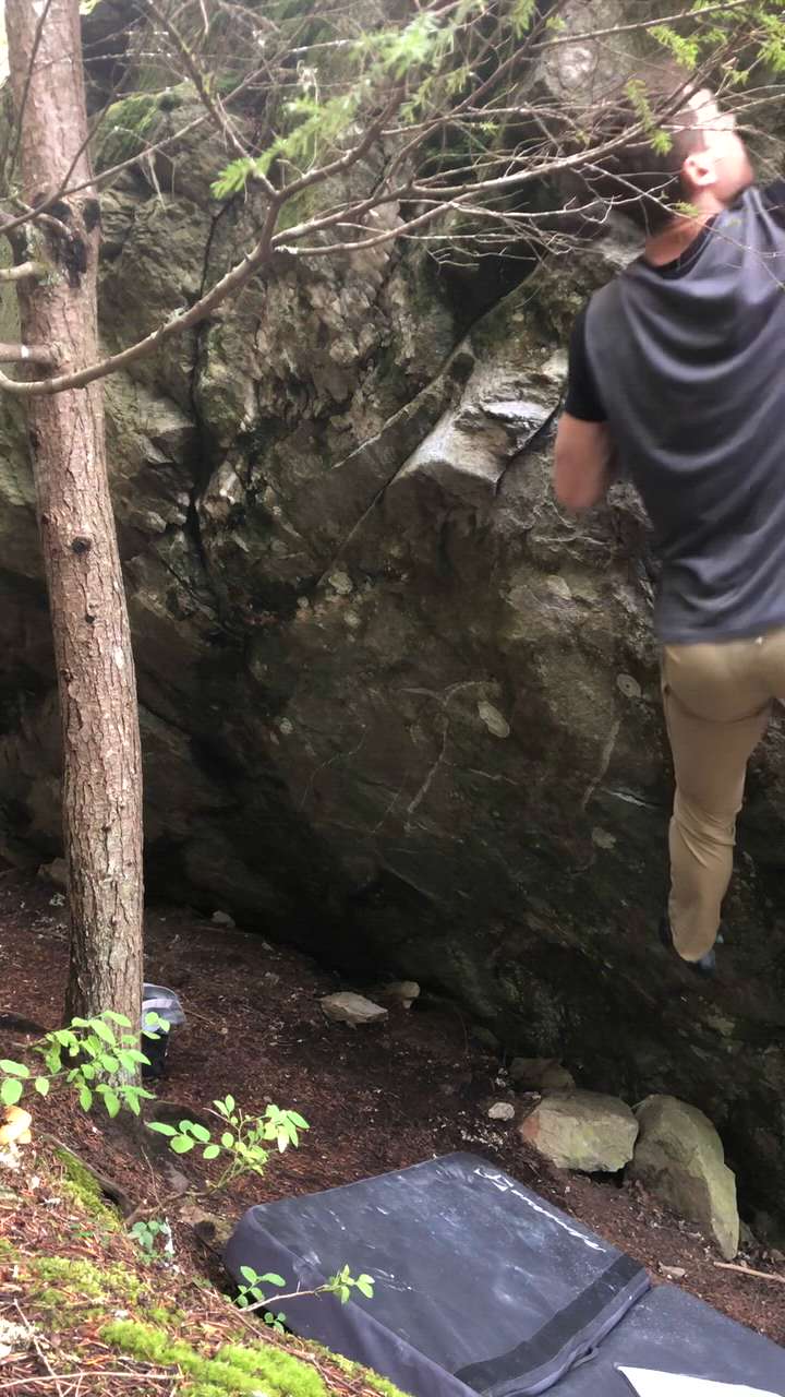 Smearside v3 - Creekside Boulder, Whistler Bouldering - Watch Beta Videos