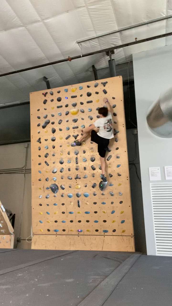 Crop Top v8 - Grasshopper Board Bouldering - Watch Beta Videos