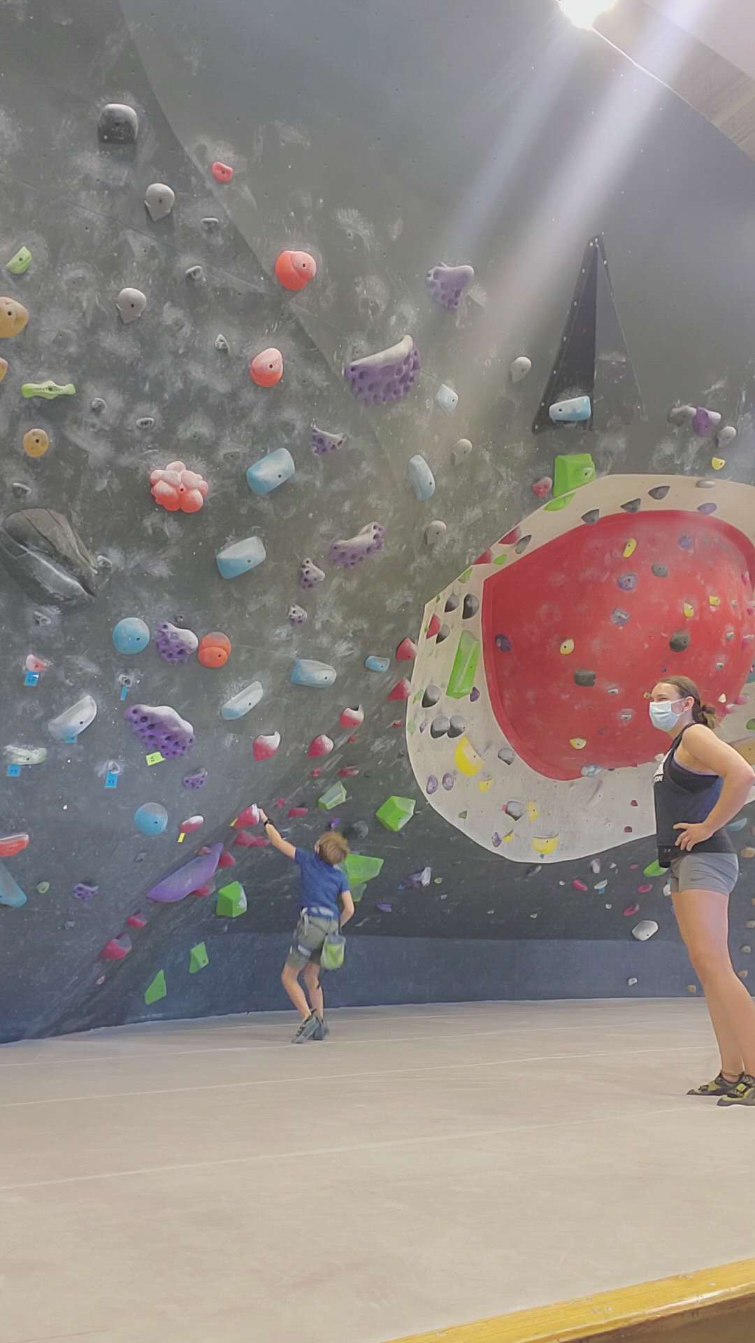 Purple v2 - Climb So iLL at the Power Plant Bouldering - Watch Beta Videos