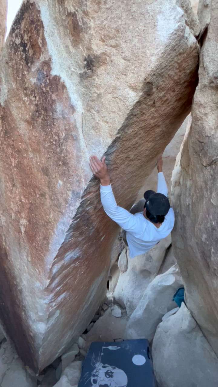 Dab Rig v7 - Roadside, Joshua Tree Bouldering - Watch Beta Videos