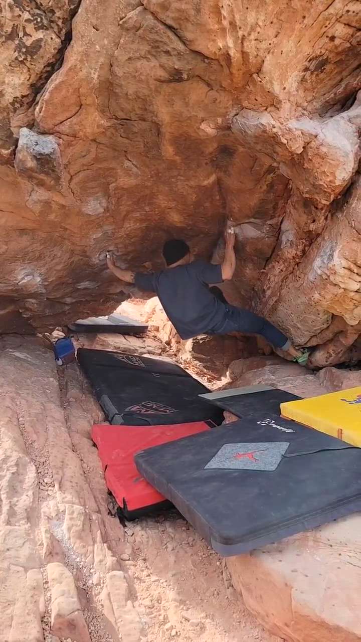 Spring Loaded v8 - Red Spring, Red Rock Bouldering - Watch Beta Videos