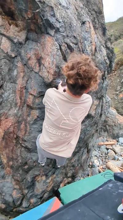 Smiley Face Sit v6 - Stinson Beach Boulders, Stinson Beach Bouldering ...