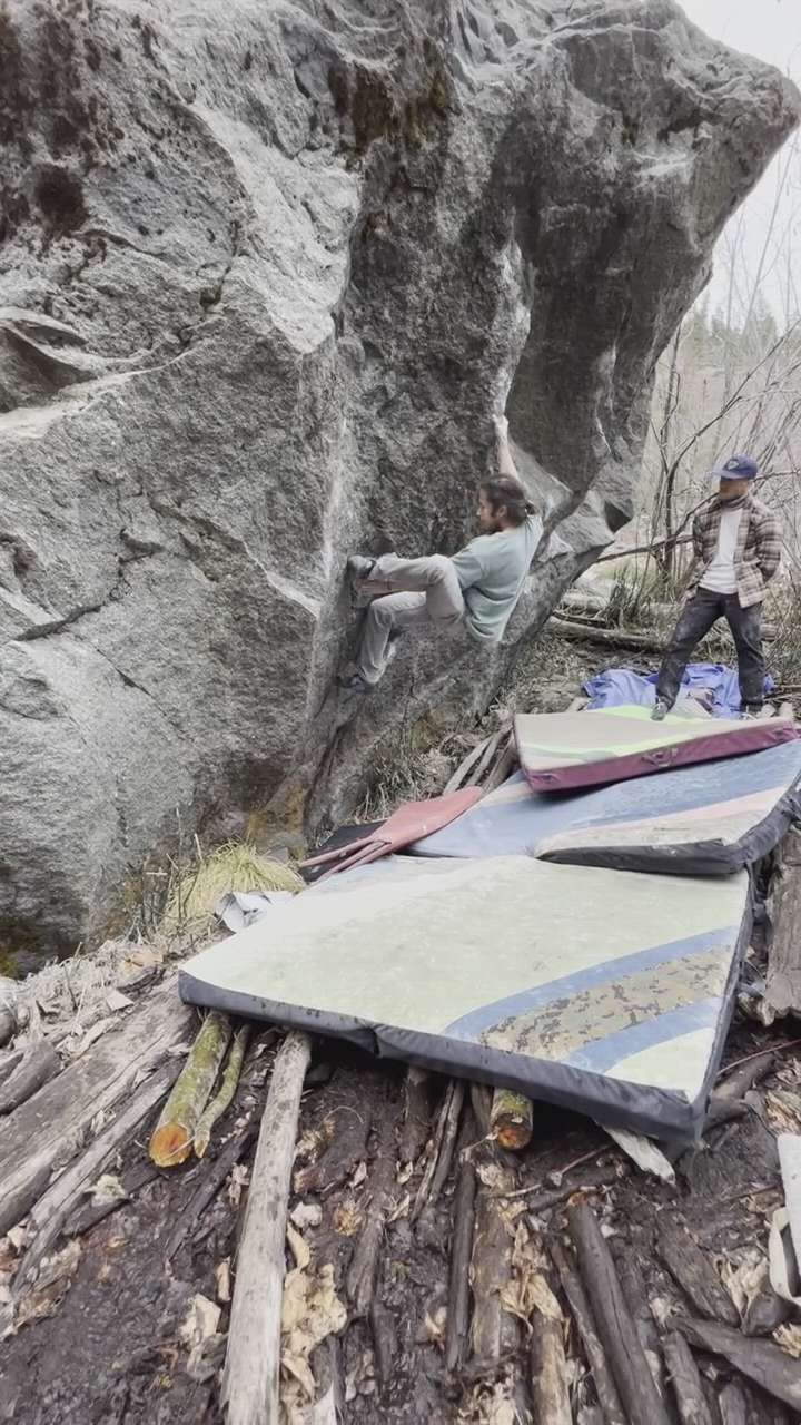 Hitch Slap AKA The Pee-Cup v12 - Icicle Canyon, Leavenworth Bouldering ...