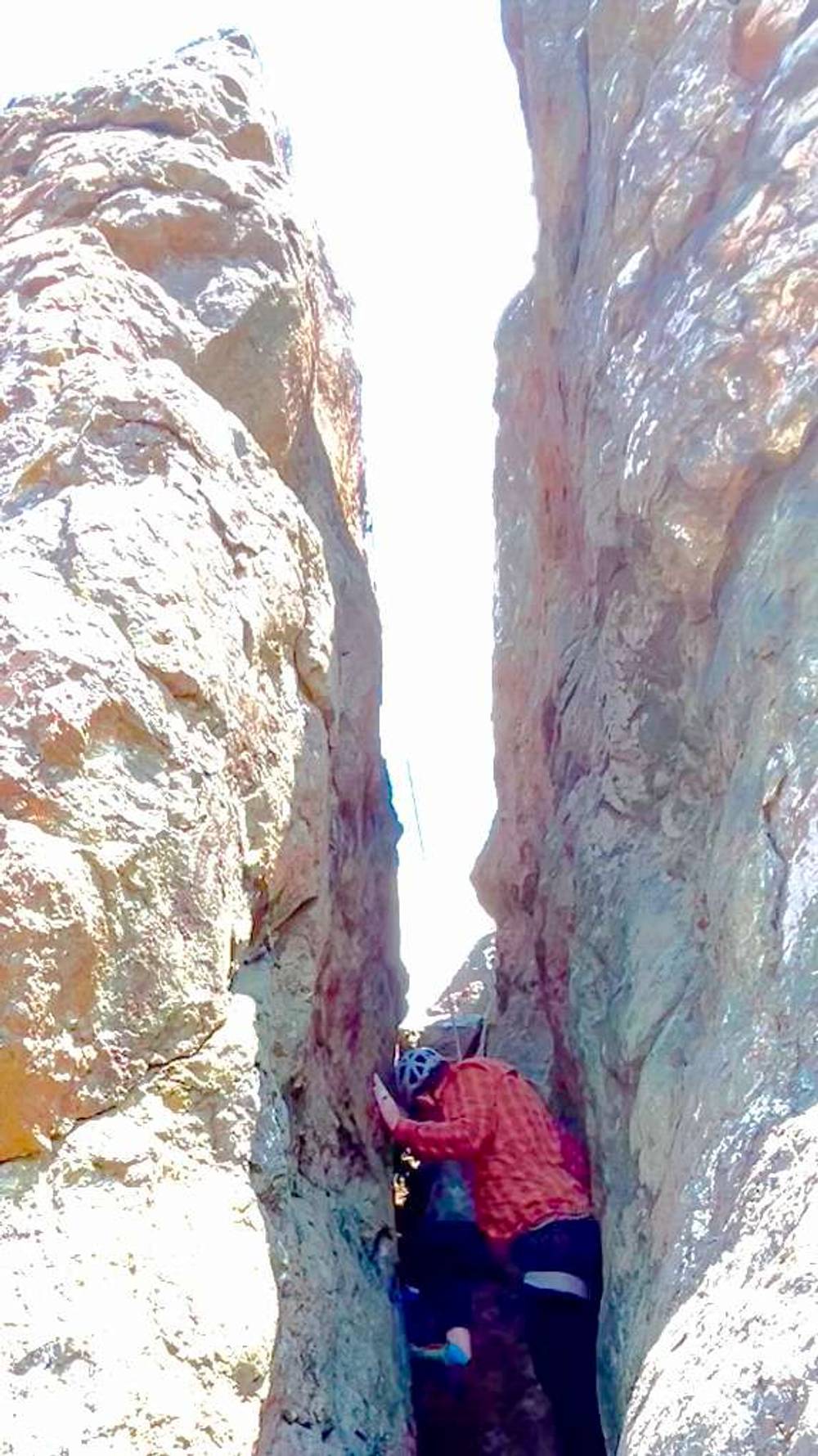 Split Rock Chimney (aka The Split) TR 5.6 - Split Rock, Ring Mountain ...