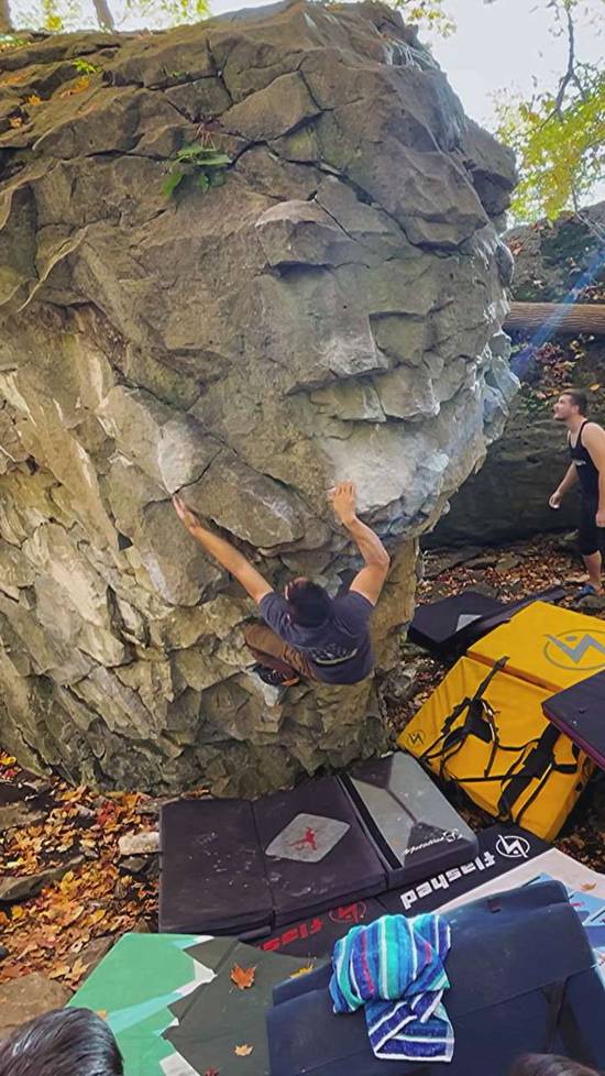 Kneebar v3 - Land of Oz, Niagara Glen Bouldering - Watch Beta Videos