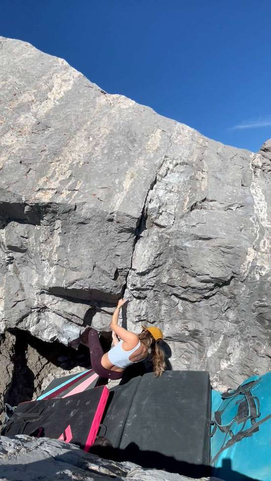 Black Cherry Soda v5 - Frictionary, Frank Slide Bouldering - Watch Beta ...