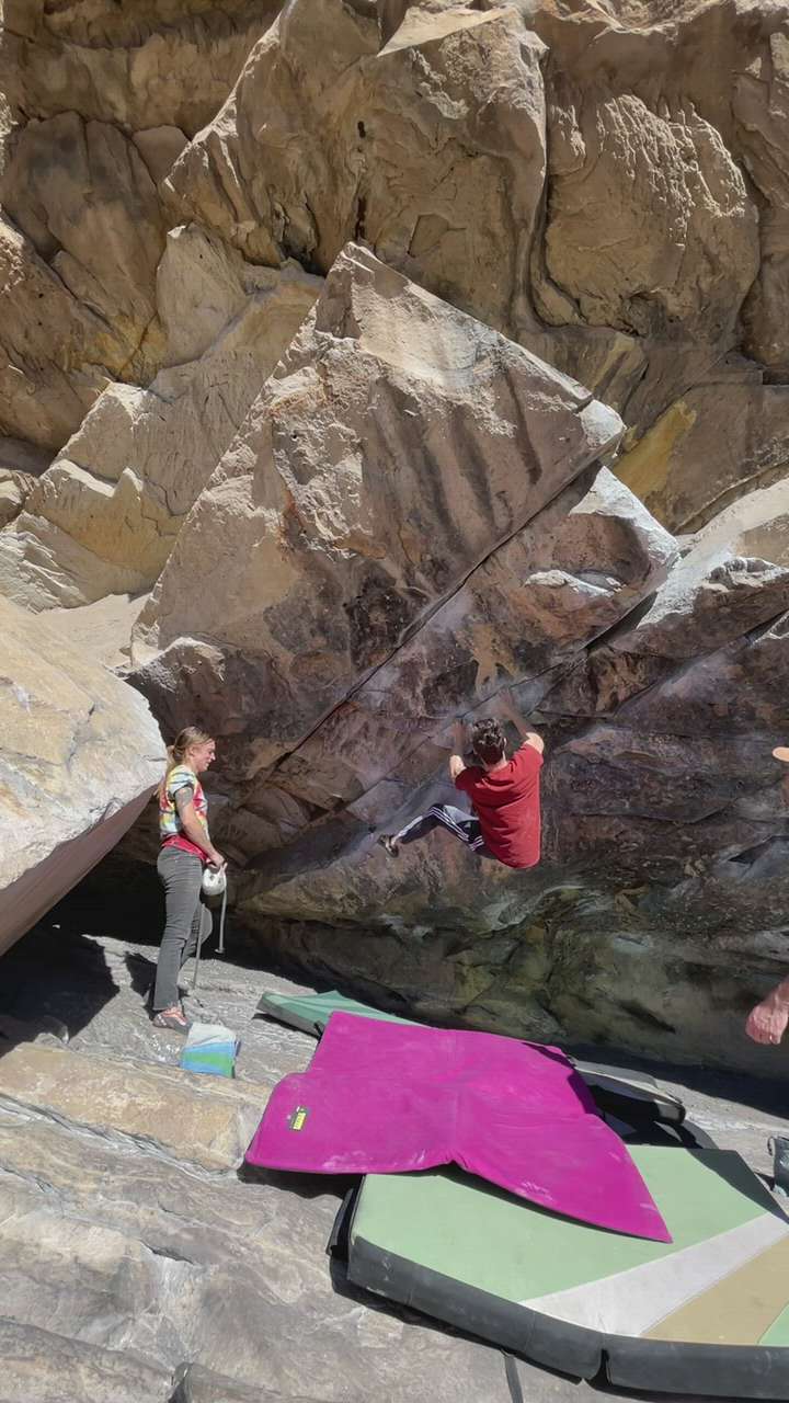 Pop Goes The Weasel v9 - The North Side, Morrison Bouldering - Watch ...