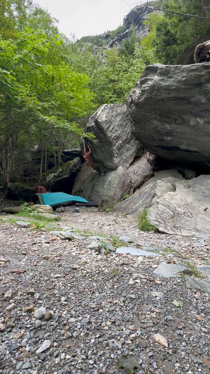 Lip Traverse v2 - Smugglers' Notch Bouldering - Watch Beta Videos