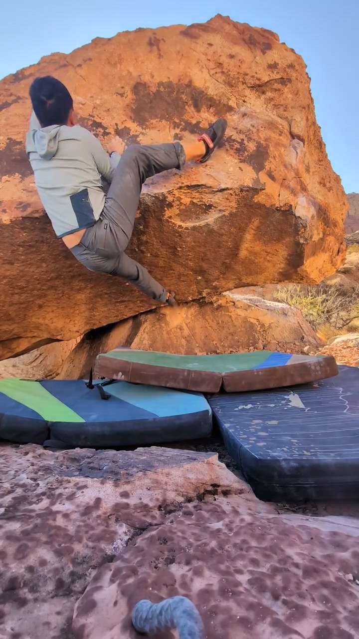 Monkey Trench v8 - Red Spring, Red Rock Bouldering - Watch Beta Videos