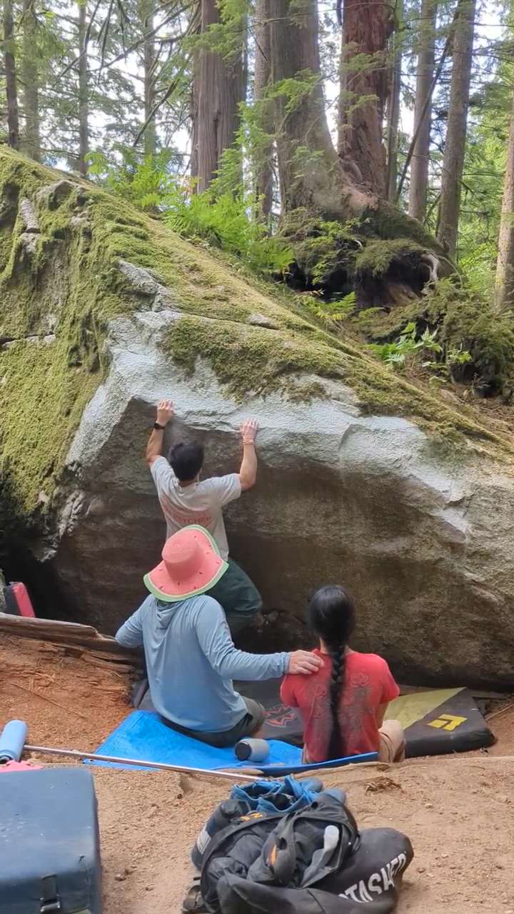 The Big Scoop Low v6 - Grand Wall, Squamish Bouldering - Watch Beta Videos