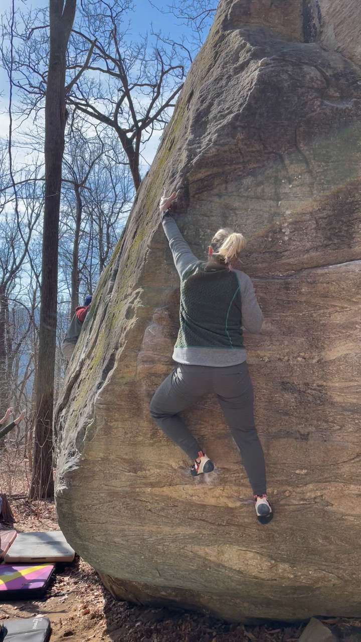 Liza Minelli Corner Sit v4 - West Side, Rumbling Bald Bouldering ...