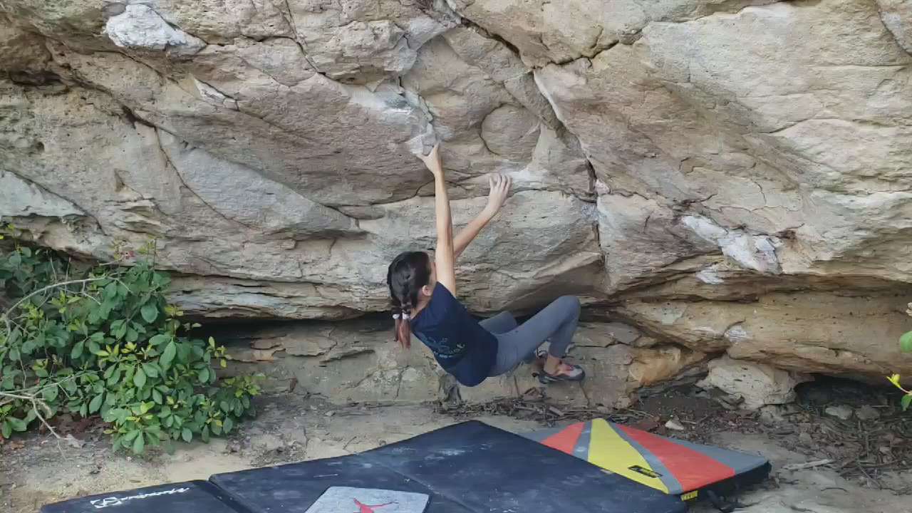 Redneck v6 - Lower Boulders, Horse Pens 40 Bouldering - Watch Beta Videos