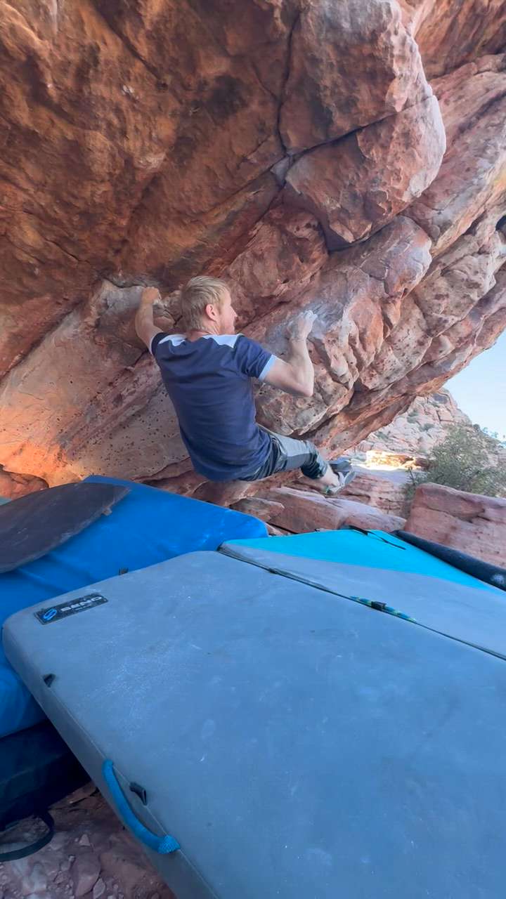 Spring Loaded v8 - Red Spring, Red Rock Bouldering - Watch Beta Videos