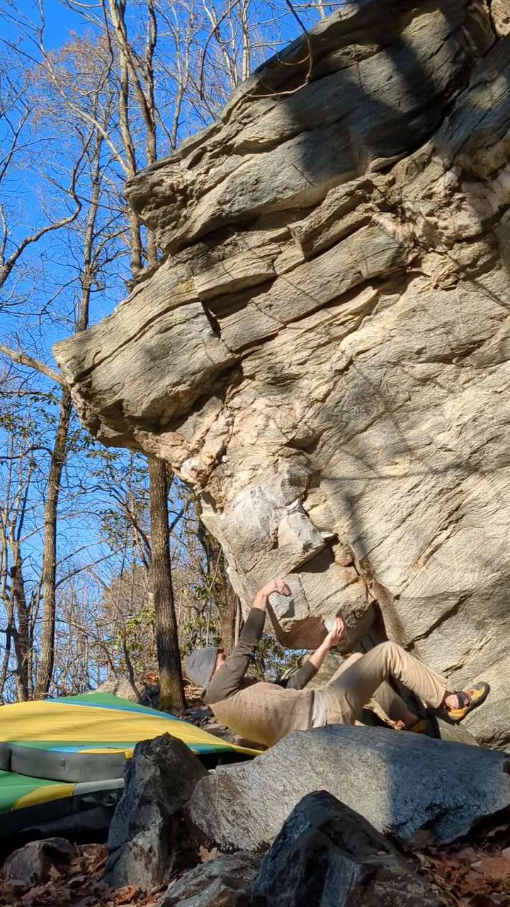 Donkey Kong v4 - Main Area, Moore's Wall Bouldering - Watch Beta Videos