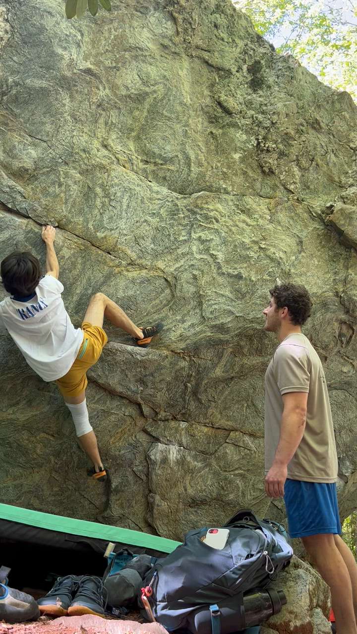 emery v5 - Trailside Boulders, Moore's Wall Bouldering - Watch Beta Videos