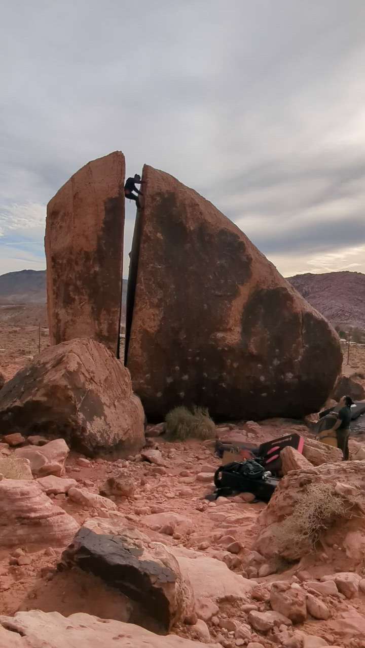Bavmorda Sit v3 - Willow Springs, Red Rock Bouldering - Watch Beta Videos