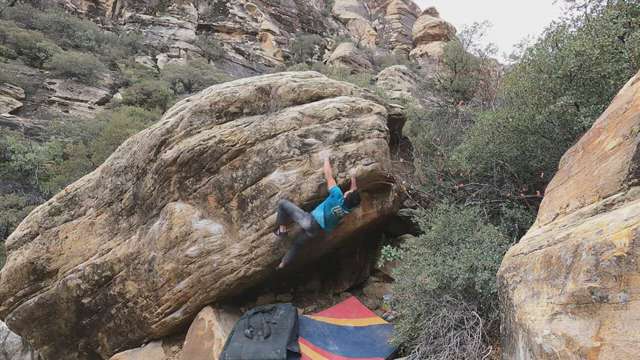 Divergent Spectrum v8 - Willow Springs, Red Rock Bouldering - Watch Beta Videos