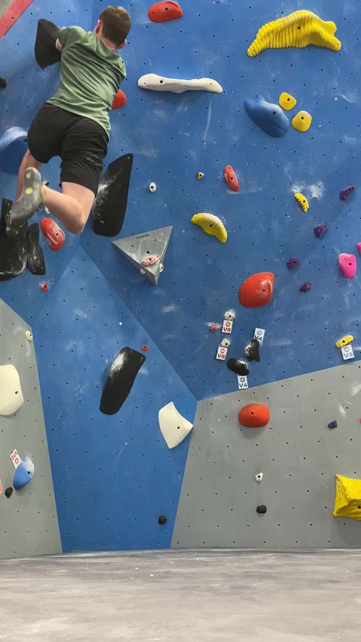 v4 - Gemstone Climbing Center Bouldering - Watch Beta Videos