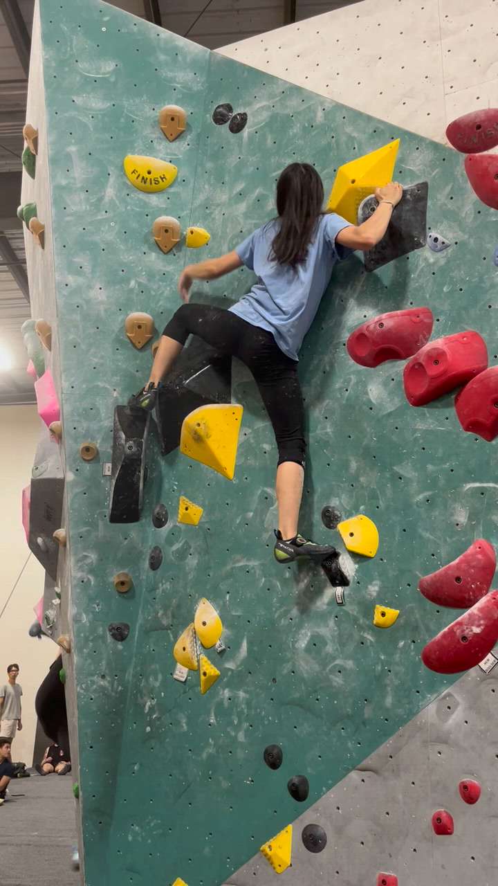 White v8 - Benchmark Climbing SF Bouldering - Watch Beta Videos
