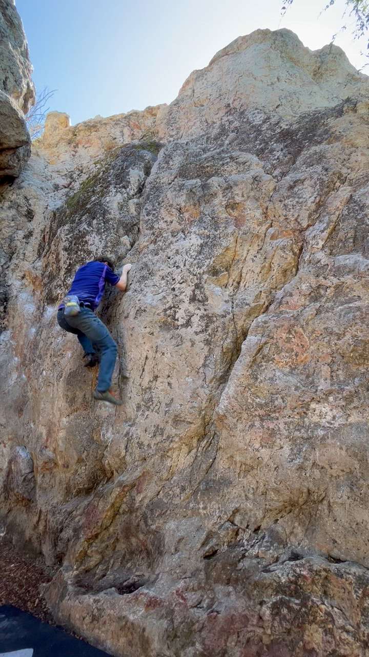 Beginner's Crack v0 - Indian Rock, Berkeley Bouldering - Watch Beta Videos