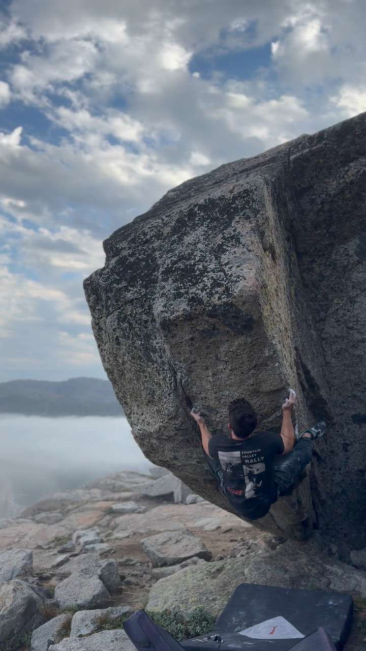 Upside Down Cowboy Scramble v10 - Donner Summit, Lake Tahoe Bouldering ...