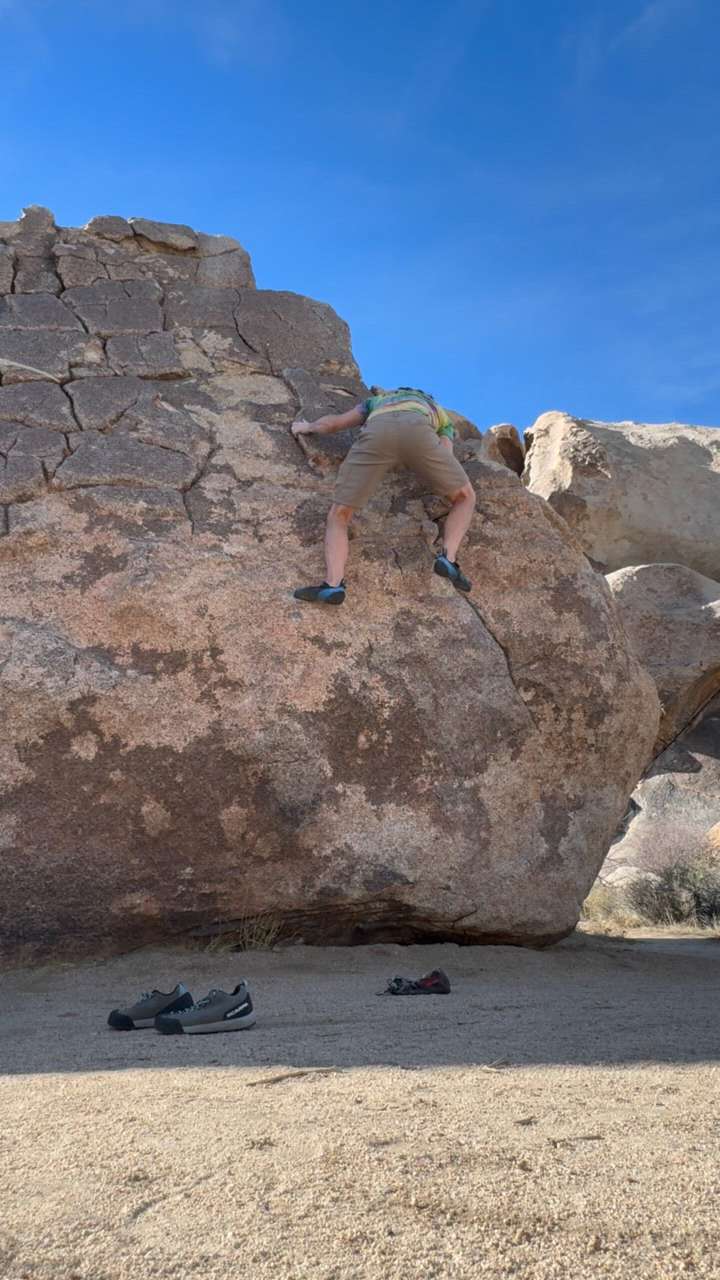 Escalator vB - Hall of Horrors, Joshua Tree Bouldering - Watch Beta Videos