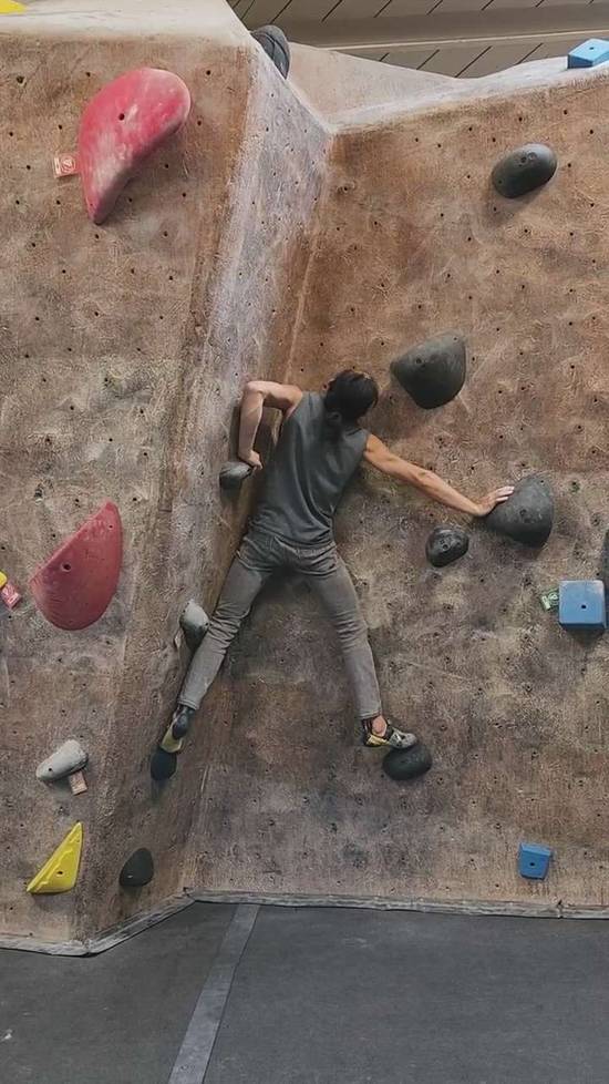 Yellow Boulder - Bridges Rock Gym Bouldering - Watch Beta Videos