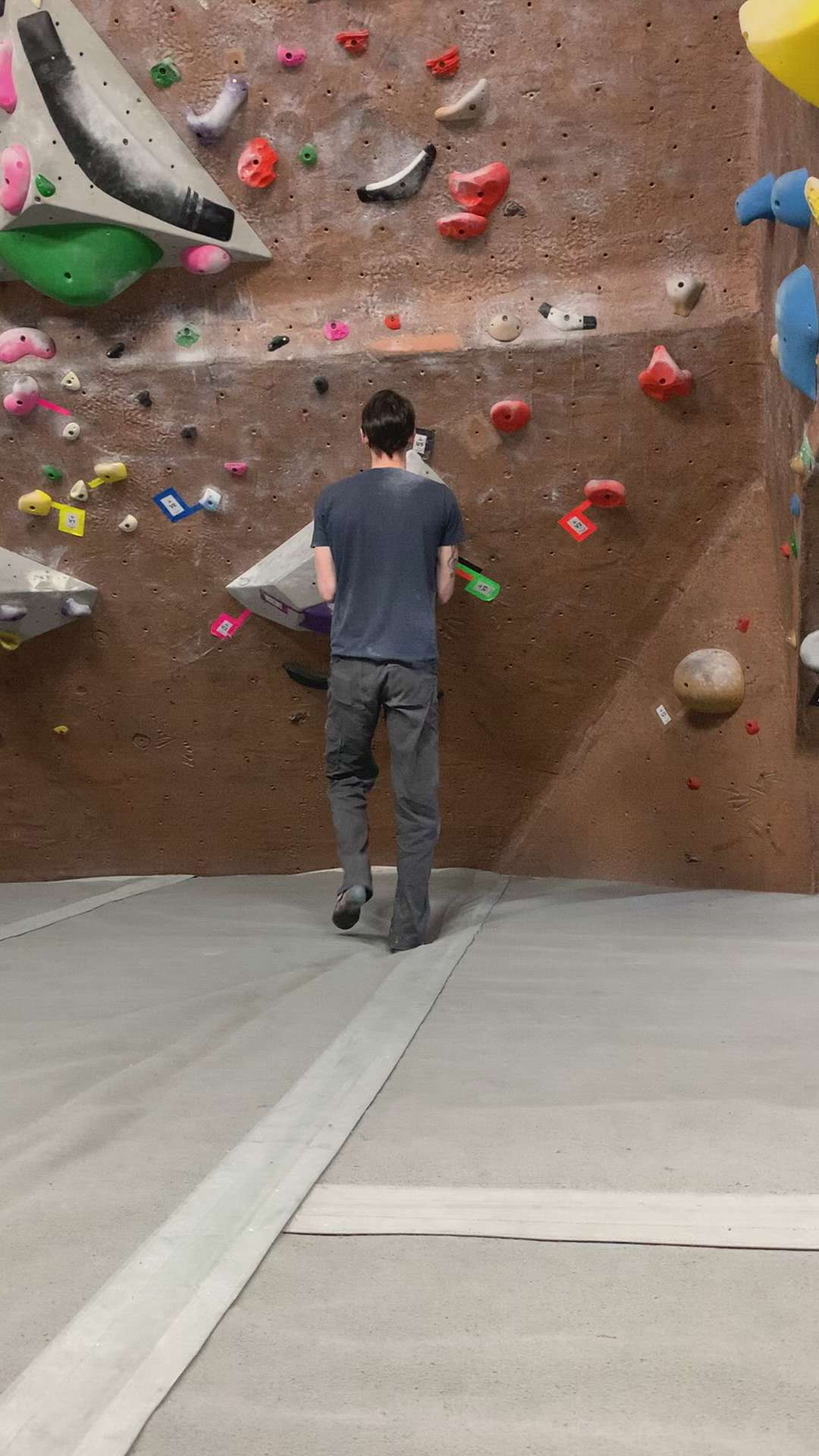 Black v5 - Edgeworks Seattle Bouldering - Watch Beta Videos