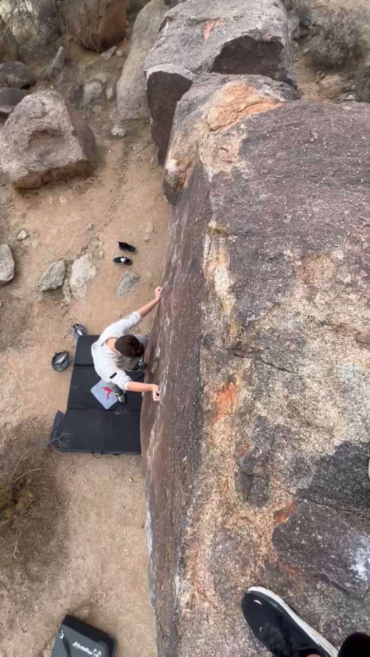 The slab v0 - Beardsley Boulder Pile Bouldering - Watch Beta Videos