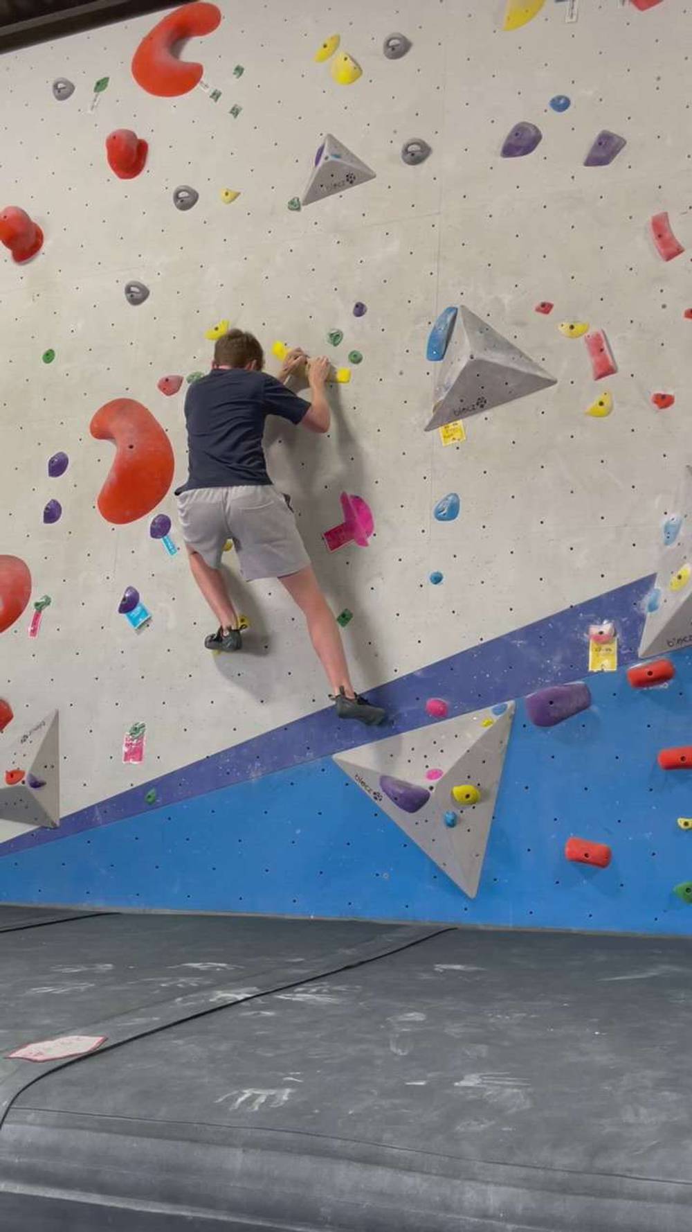 Blue Circuit, v4 - ASCEND Pittsburgh (South Side) Bouldering - Watch ...