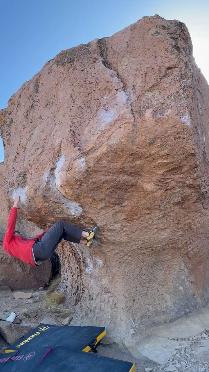Carnivore Corner v5 - Tablelands, Bishop Bouldering - Watch Beta Videos