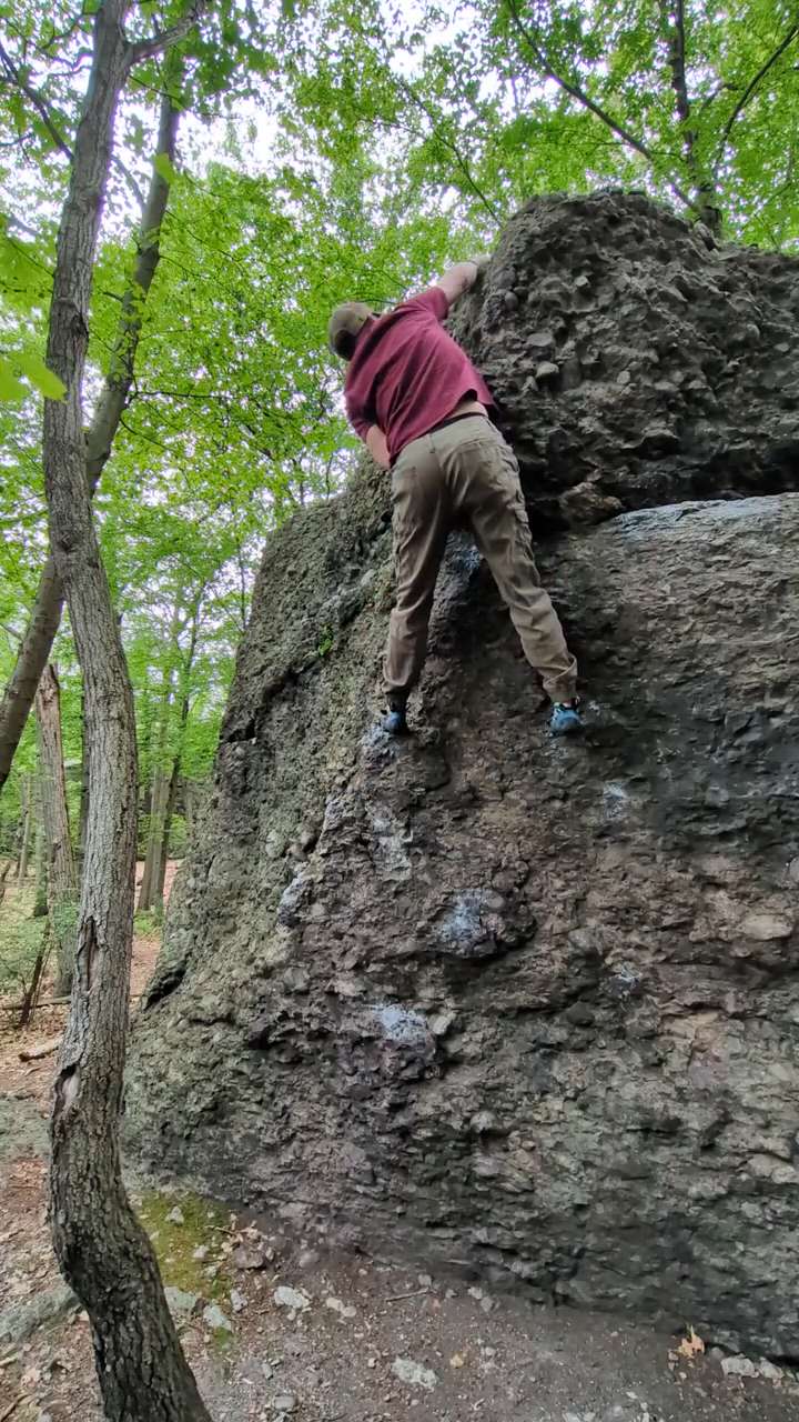 Ship's Prow v0 - Alcove Area, Hammond Pond Bouldering - Watch Beta Videos