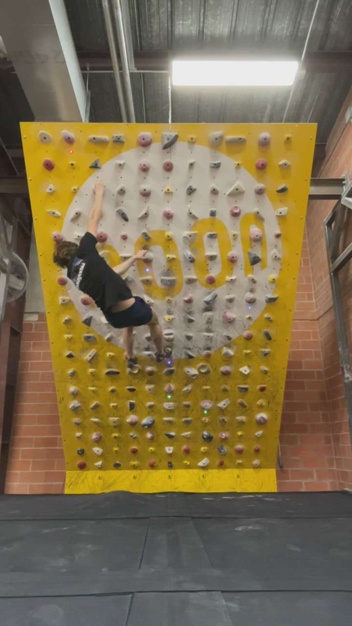 Watch Your Elbows!💪 v5, Moonboard (2017) - KAYA | The Climber's App