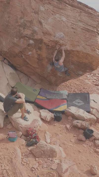 Spitting Venom v8 - Kraft, Red Rock Bouldering - Watch Beta Videos