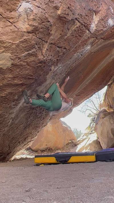 Crown of Aragorn v13 - East Spur, Hueco Tanks Bouldering - Watch Beta Videos