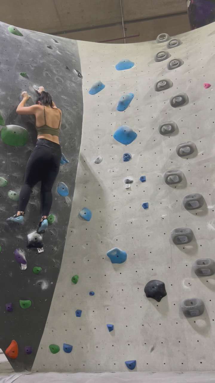 Red v8, Momentum Lehi - KAYA | The Climber's App