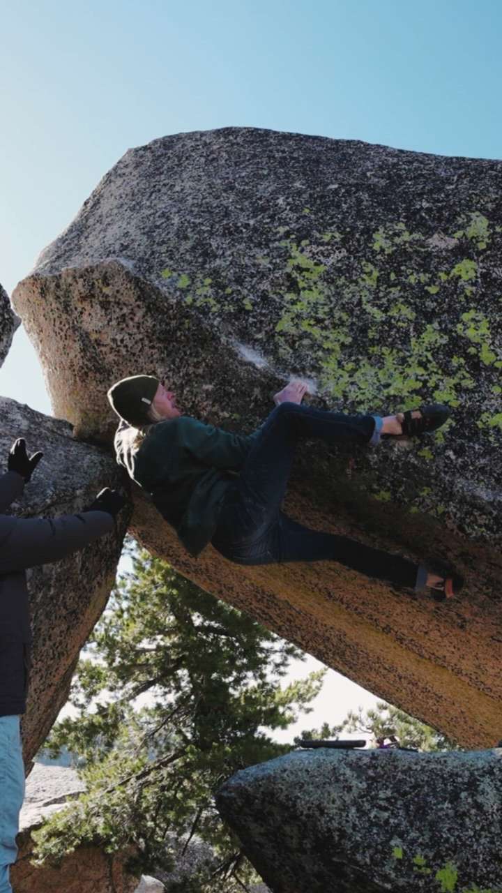 Mr. Grinch v7 - Fair Point Boulders, Black Mountain Bouldering - Watch ...