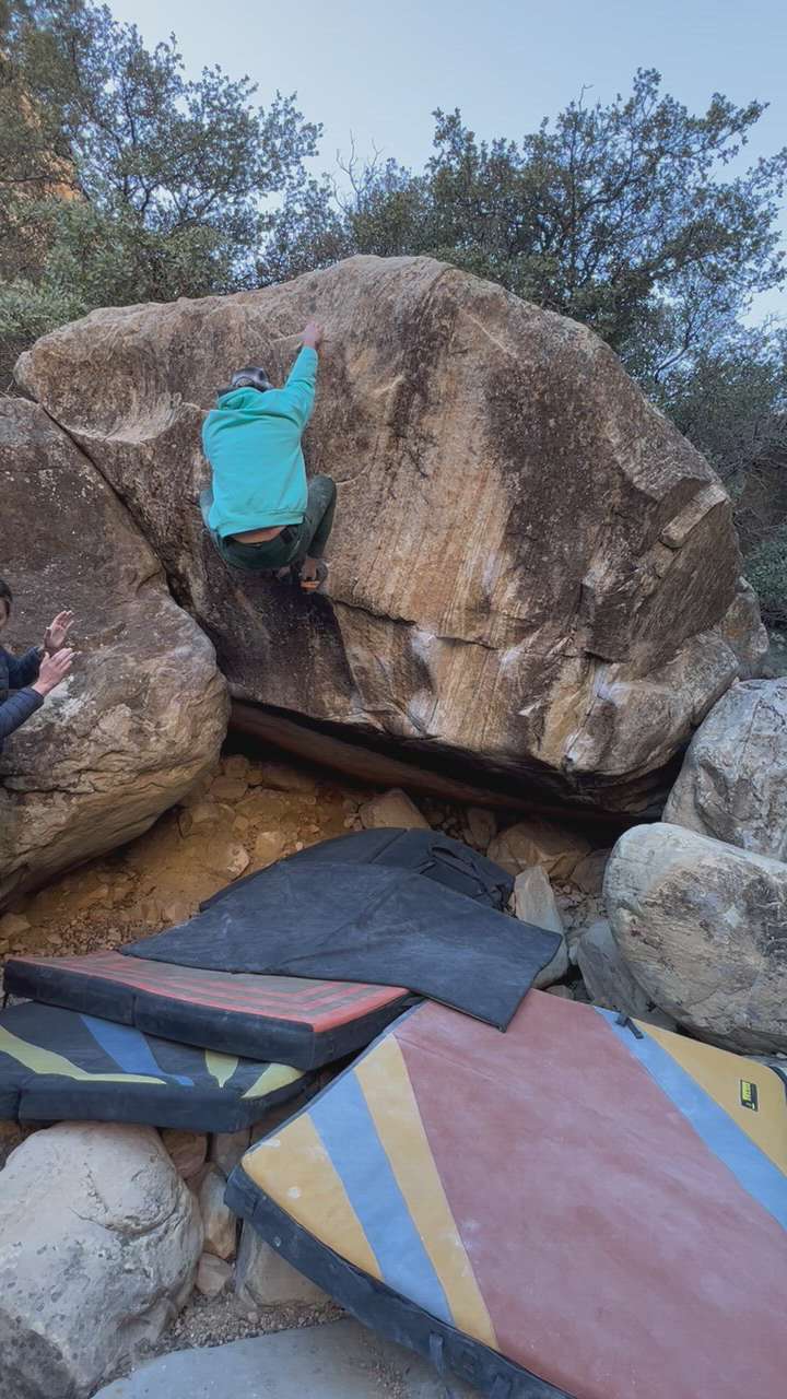 Sad Robot v8 - Willow Springs, Red Rock Bouldering - Watch Beta Videos