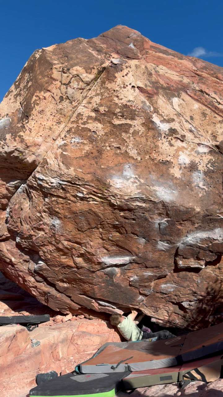 Monkey Trench v9 - Red Spring, Red Rock Bouldering - Watch Beta Videos