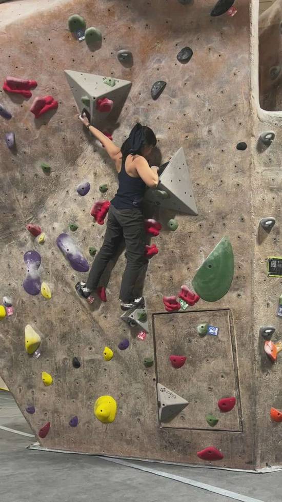 Red Circuit v5 - Bridges Rock Gym Bouldering - Watch Beta Videos