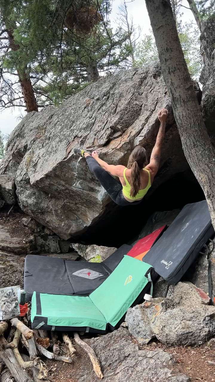 Ride the Lightning v6 - Kananaskis Bouldering - Watch Beta Videos