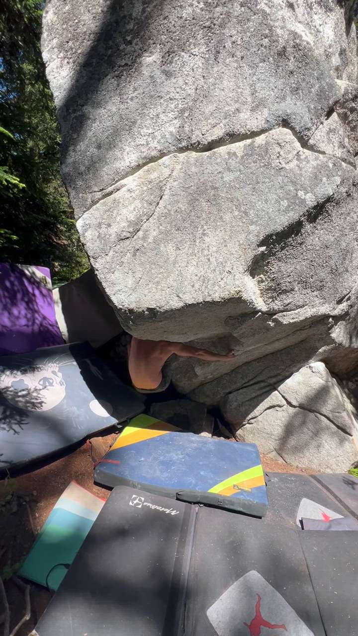 Mousetrap v10 - Mousetrap, Stevens Pass Bouldering - Watch Beta Videos