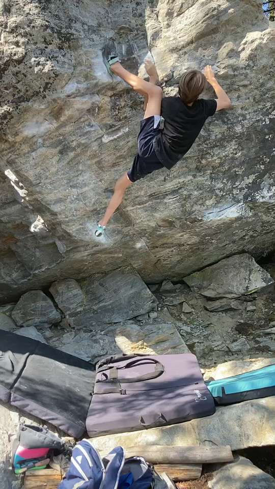 Dangleberries v6 - The Boulderfields, Kelowna Bouldering - Watch Beta ...